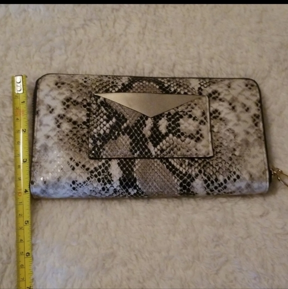 Victoria's Secret | Bags | Victoria Secret Snakeskin Gold Card ...